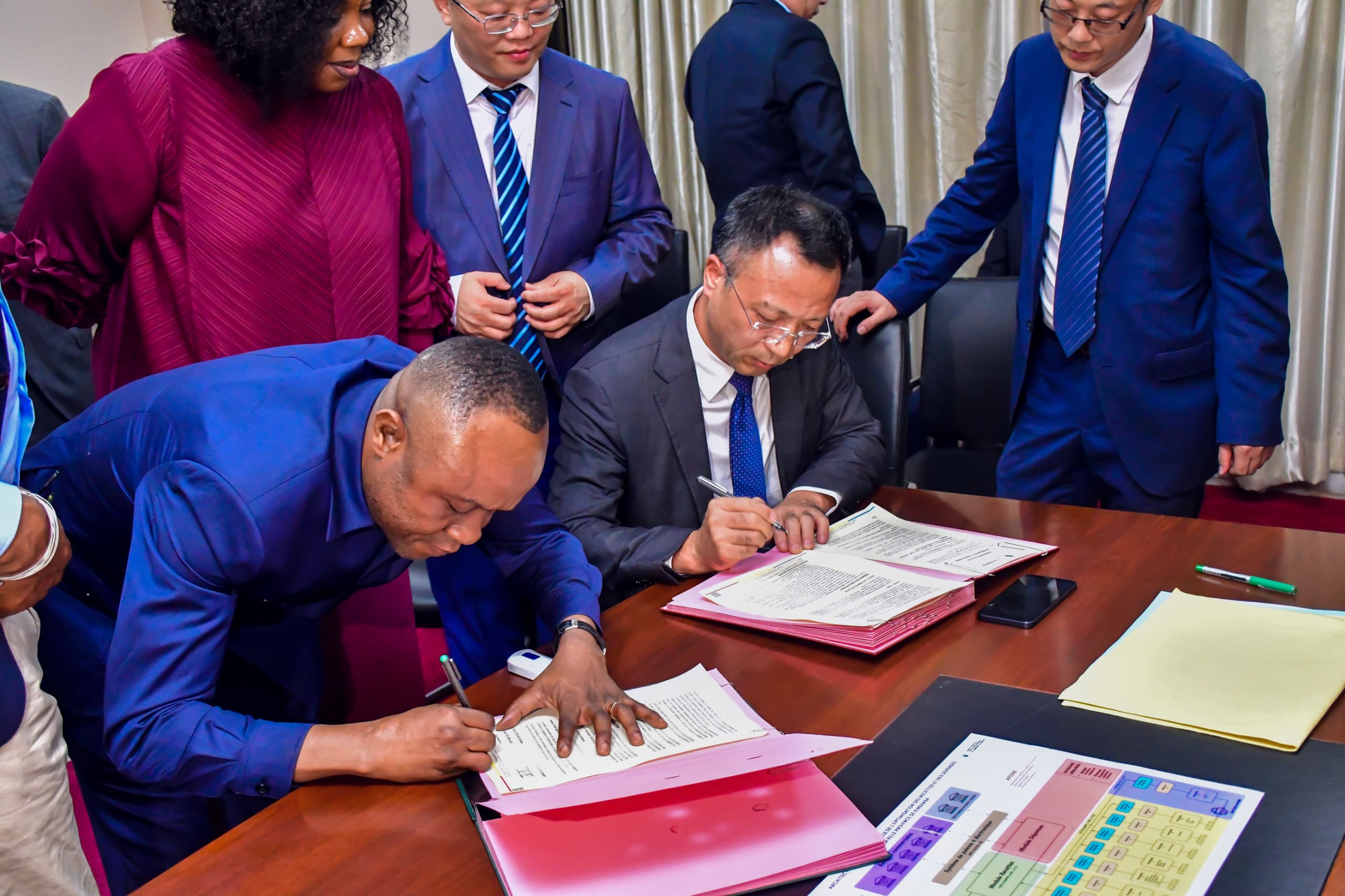 Kinshasa : L’Hôtel de ville signe un mémorandum d’entente sur la ...
