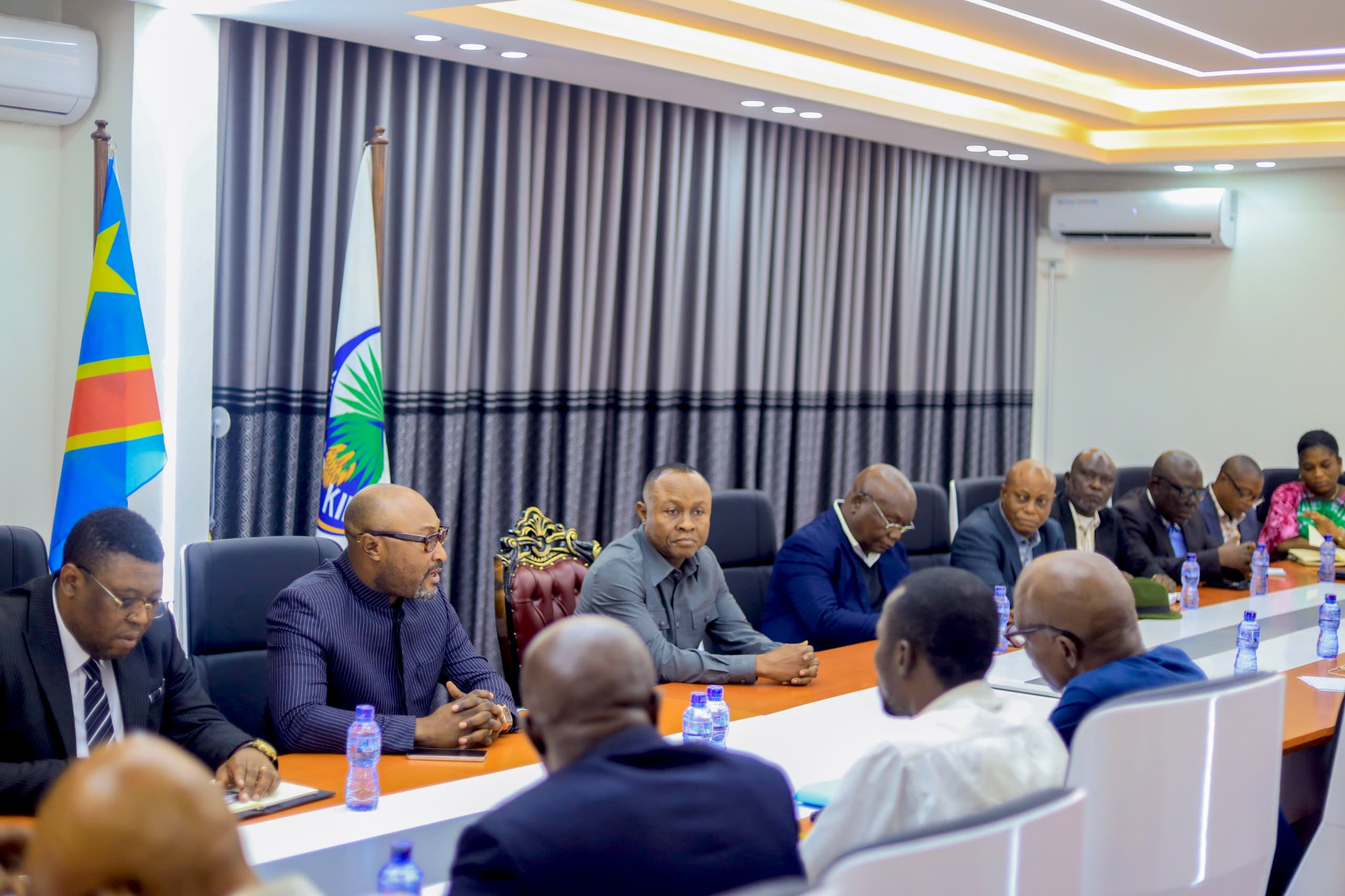 Kinshasa : Trois mois de salaires enfin débloqués pour les agents de l ...